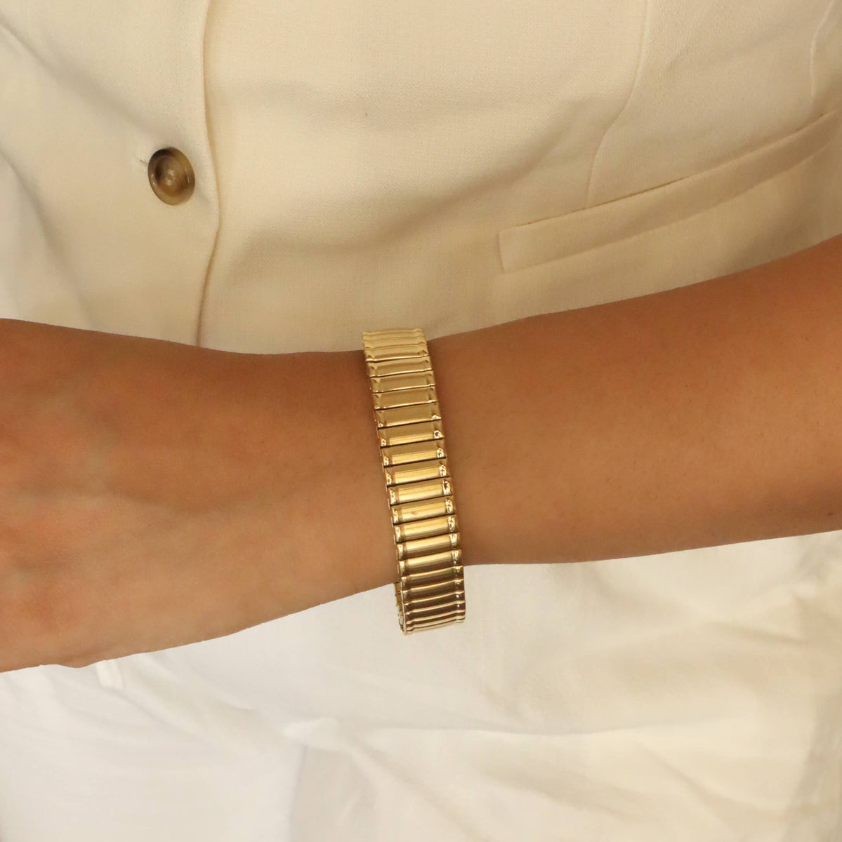 Sand Dune Coil Expandable 18K Gold Plated Bangle – Bigsmall.in