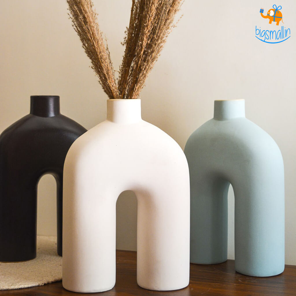 Minimal Ceramic Decorative Vase – Bigsmall.in